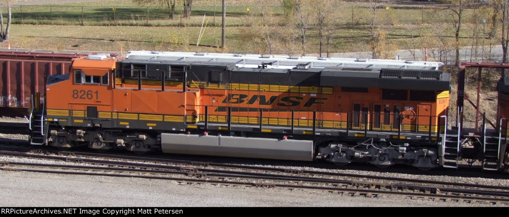 BNSF 8261